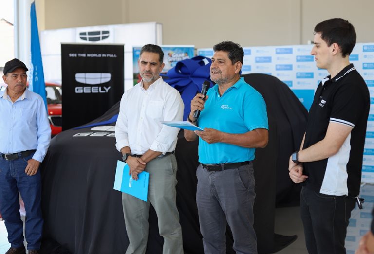 Aldeas Infantiles SOS y Geely entregan auto 0 km al ganador del Gran ...
